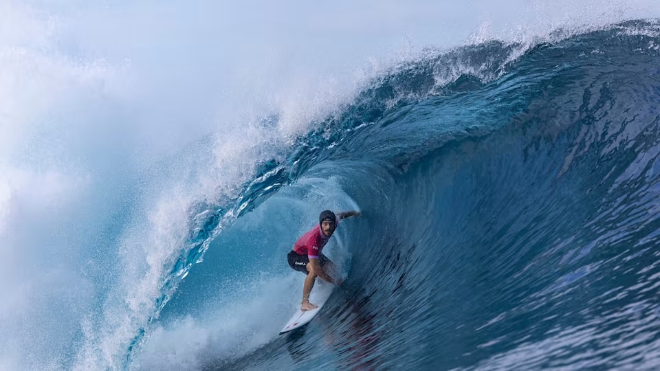 SURF PARÍS 2024: PERUANO ALONSO CORREA SORPRENDIÓ EN EL DEBUT AL VENCER ...